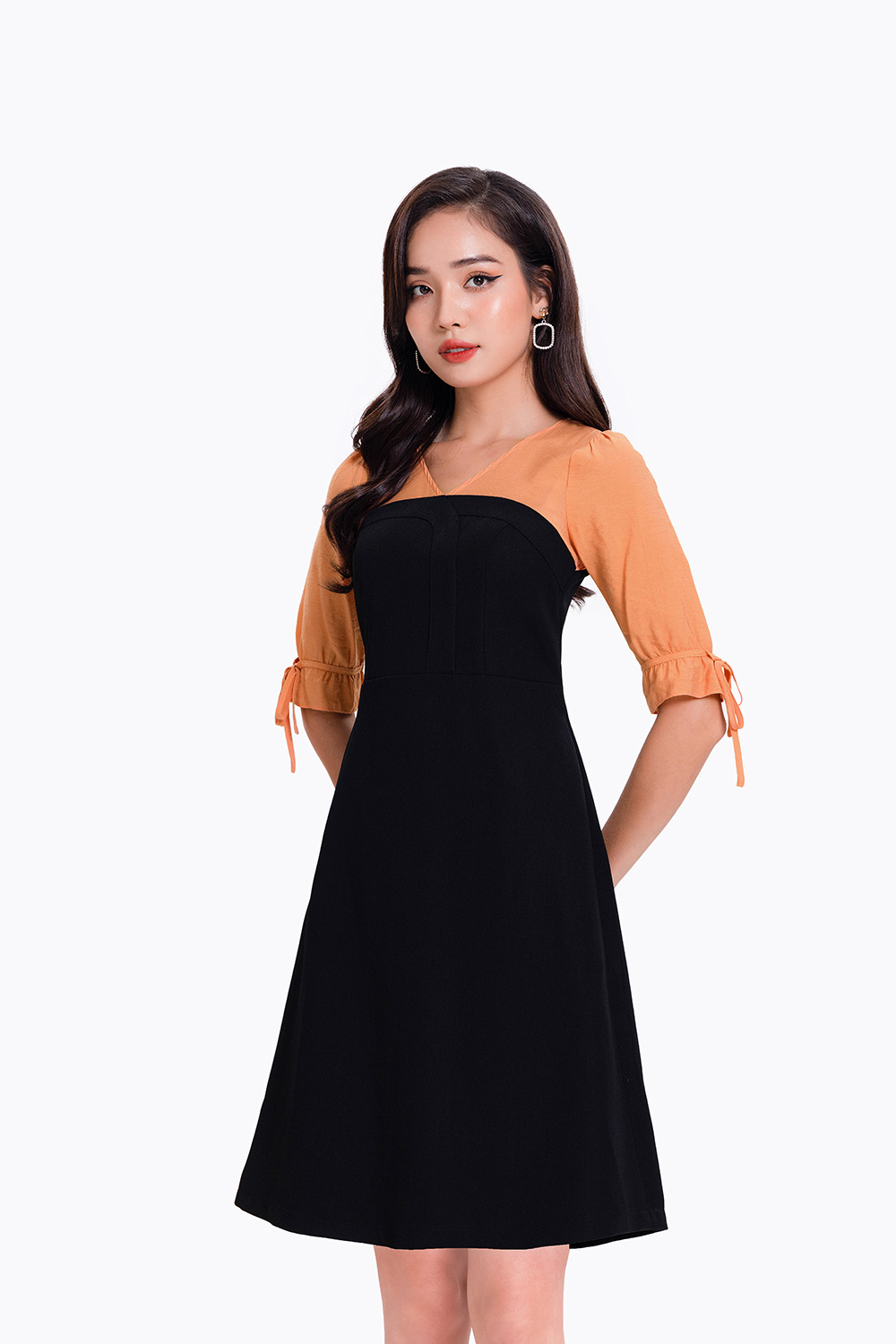 Đầm đen phối màu dáng xòe KK117-20 | Thời trang công sở K&K Fashion